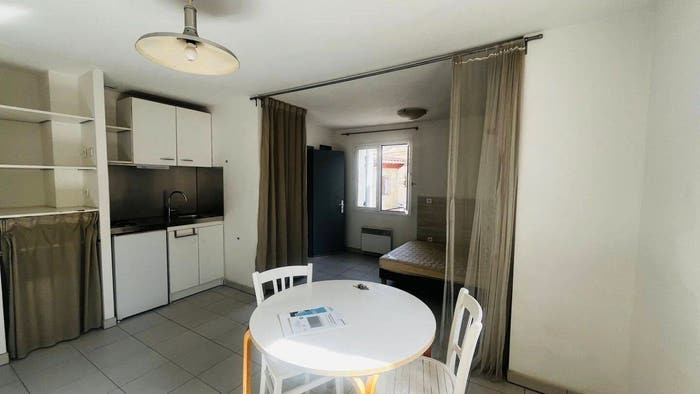 Appartement 1 pièce à Centre Ville-La Roquette, Arles, à louer