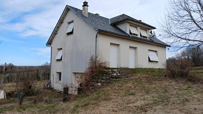 Maison à vendre - Anglards-de-Salers - 9 pièces - 5 chambres