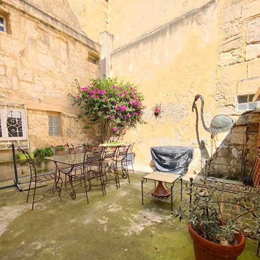 Appartement à vendre - Tarascon, Centre-ville, Château, Condamine - 4 pièces - 3 chambres