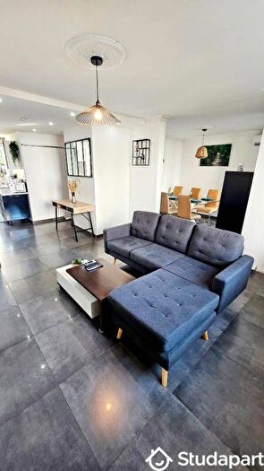 Appartement à louer - Moulin à Vent-Vertefeuille, Perpignan - 1 pièce - 4 chambres