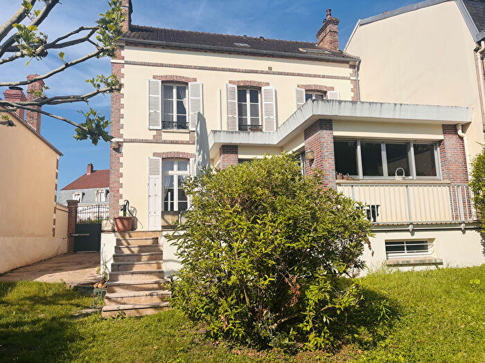 Maison 9 pièces à Sens, Faubourg Saint-Didier, Clos-Le-Roi, à vendre