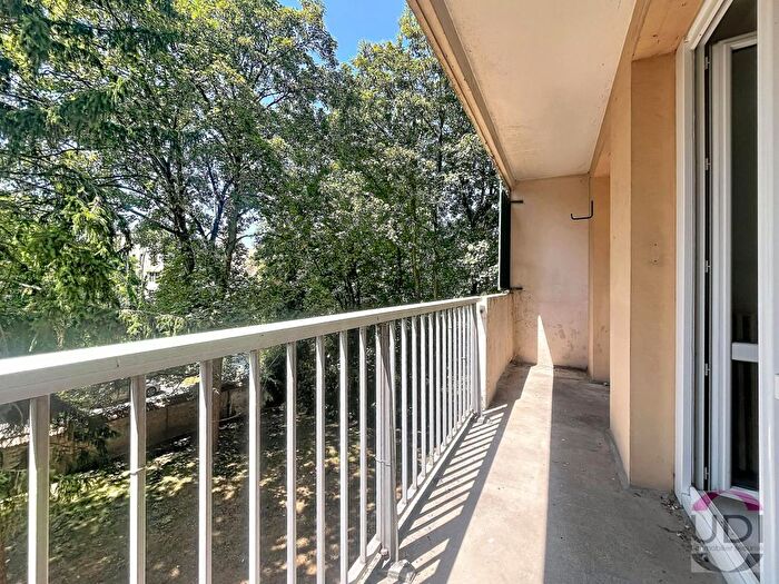 Corbeil-Essonnes, Centre-ville : Appartement 3 pièces à vendre