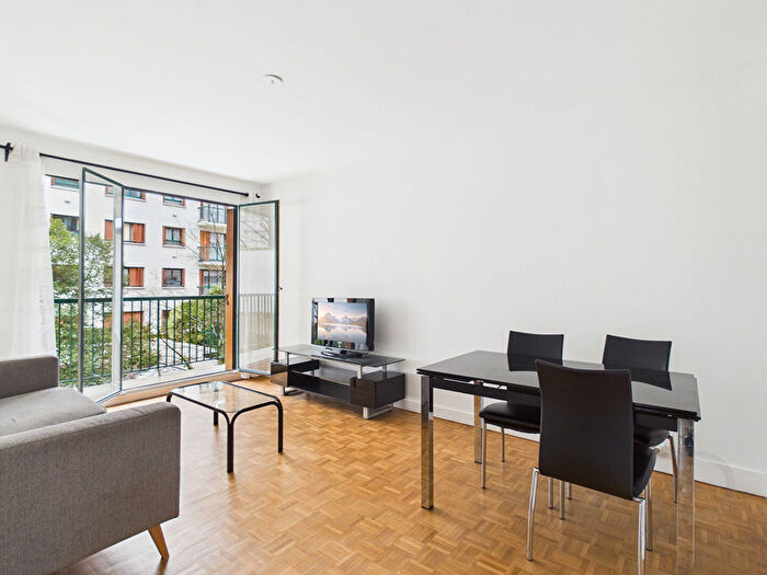 Appartement à louer - Paris e , Télégraphe, Pelleport, Saint-Fargeau - 3 pièces - 2 chambres