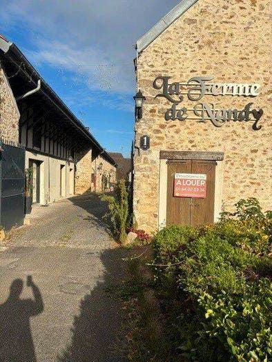 Nord Ouest Sud Est, Nandy : Appartement 3 pièces à louer