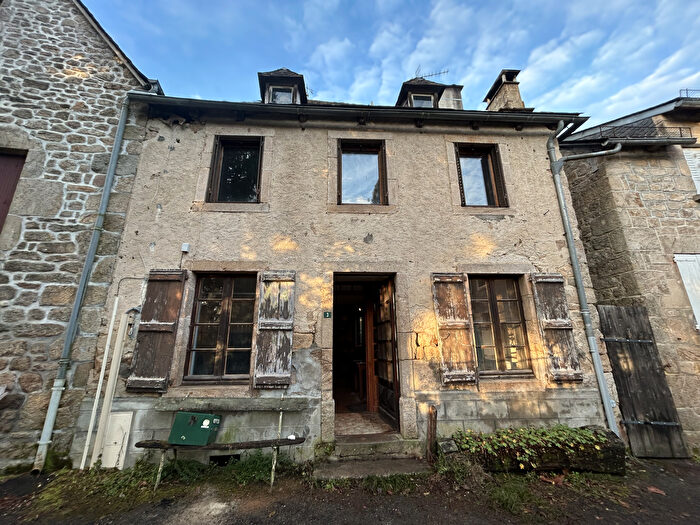 Maison à vendre - La Roche-Canillac - 4 pièces - 2 chambres