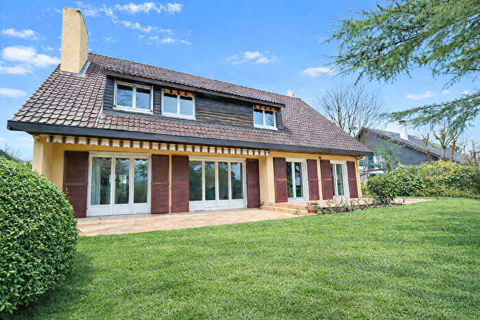 Maison 9 pièces à Chavenay, à vendre