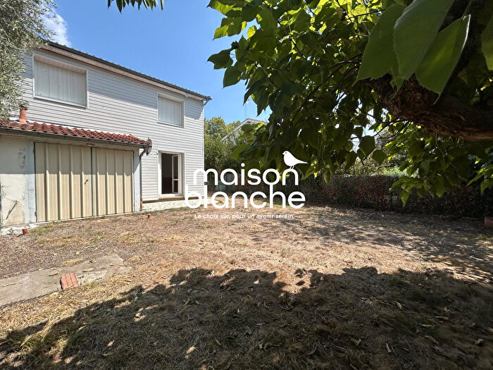 Maison 4 pièces à vendre à Les Artigues-de-Lussac