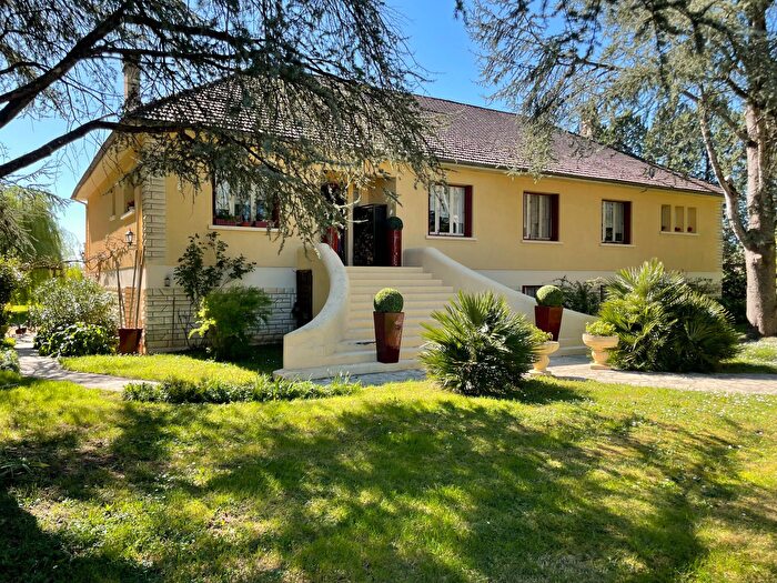 Maison à vendre - Usson-du-Poitou - 11 pièces - 7 chambres