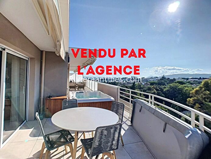 Appartement à vendre - Antibes, Antibes-les-Pins, Trianon, Le Fournel, Peyregoue - 4 pièces - 3 chambres
