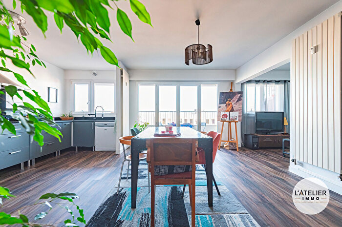 Appartement à vendre - Reims, Centre-ville - 4 pièces - 2 chambres