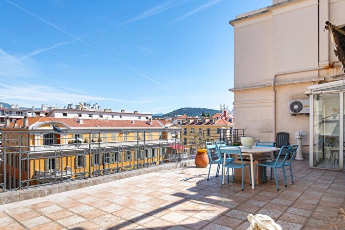 Appartement 4 pièces à Nice, Carré d'or, à vendre