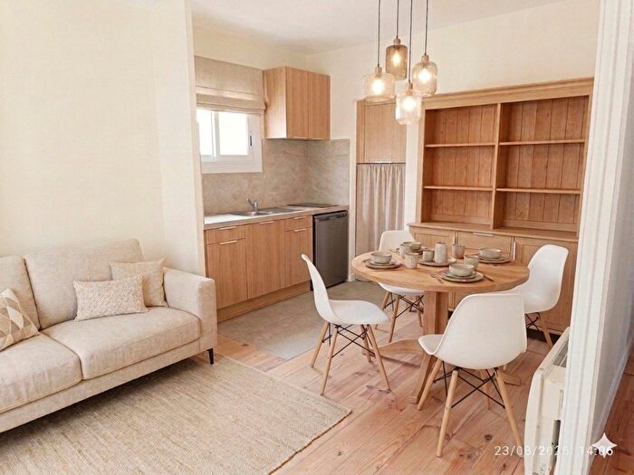 Appartement à vendre - Saint-Jean-de-Luz, Centre-ville - 3 pièces - 2 chambres