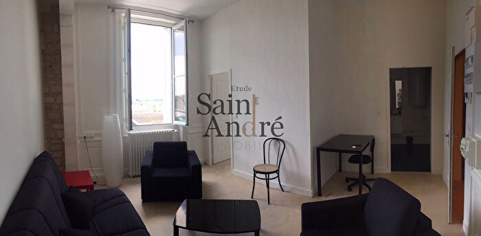 Appartement à louer - Angoulême, Le Vieil Angoulême - 1 pièce