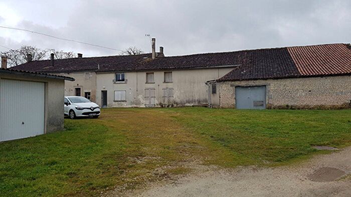 Maison 4 pièces à Salles-dAngles, à louer