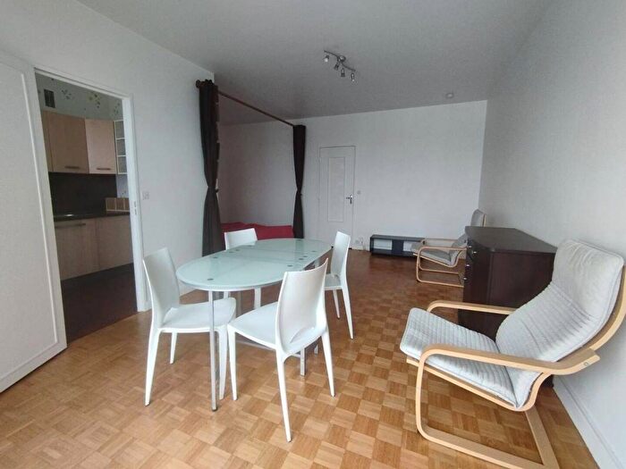 Appartement à louer - Avenues, Compiègne - 1 pièce