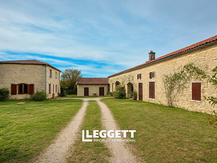 Maison à vendre - Ballans - 8 pièces - 5 chambres