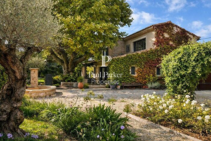 Maison à vendre - Saint-Rémy-de-Provence - 8 pièces - 5 chambres