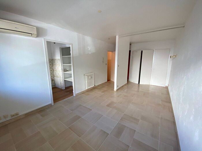 Appartement à louer - Ponteil, Antibes - 1 pièce