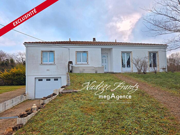 Maison à vendre - Saint-Jean-dAngély - 5 pièces - 4 chambres