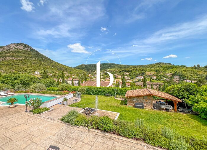 Maison à vendre - Barjac - 10 pièces - 6 chambres