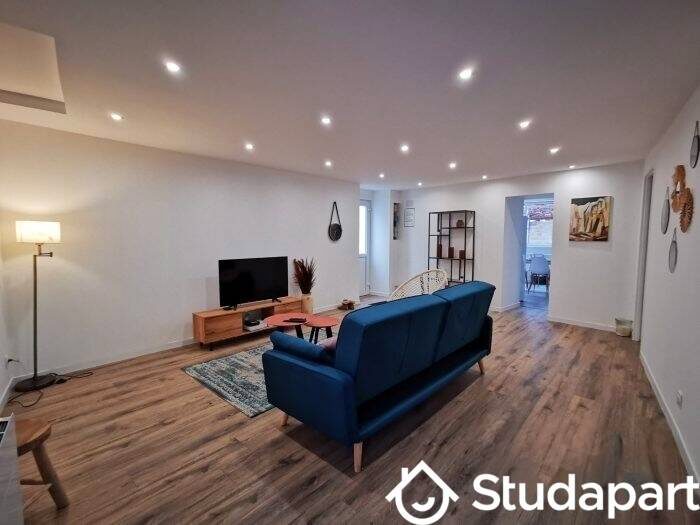 Appartement à louer - Chateauneuf, Châtellerault - 1 pièce - 2 chambres