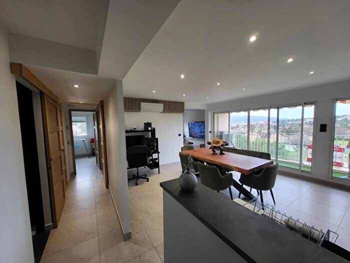 Appartement à vendre - Aubagne, Pin Vert, Ceinture Est - 4 pièces - 2 chambres