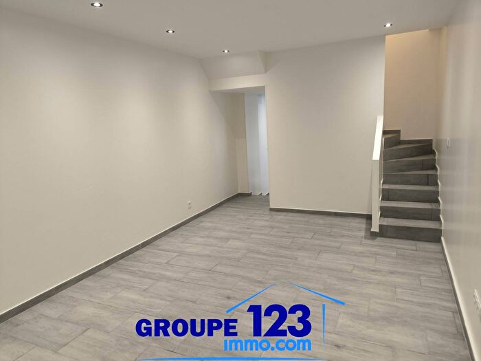 Laroche-Saint-Cydroine - Appartement 3 pièces à louer
