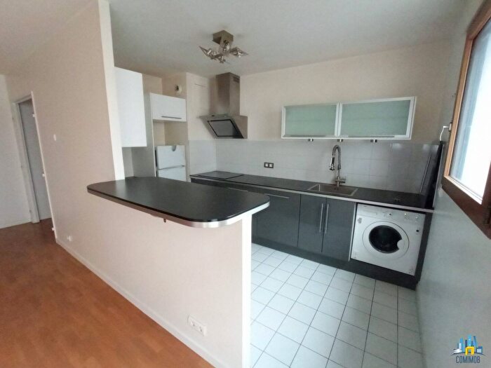 Appartement à louer - Gambetta, Courbevoie - 3 pièces - 2 chambres