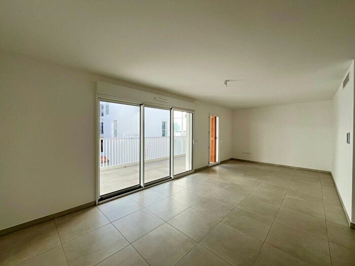 Appartement à louer - Marseille ème arrondissement - 3 pièces - 2 chambres