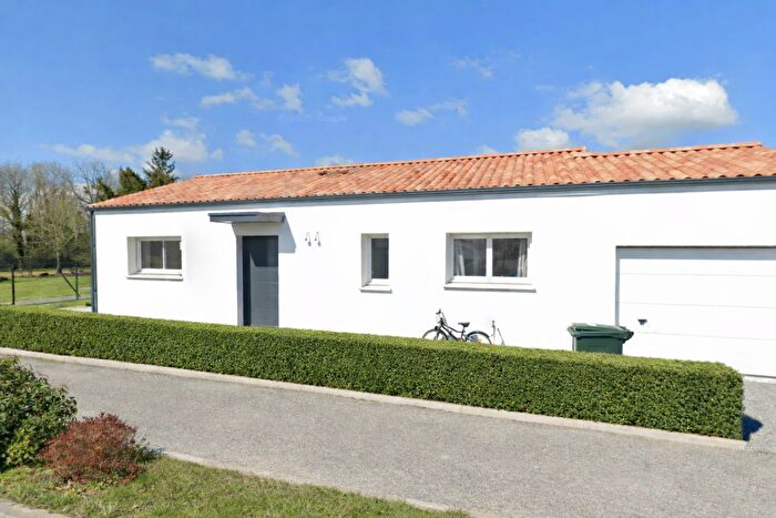 Maison à vendre - Rochetrejoux - 5 pièces - 3 chambres