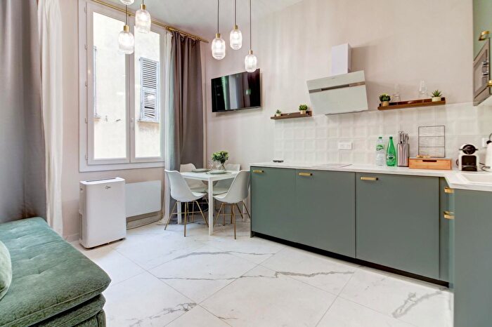 Nice, Vieux Nice : Appartement 2 pièces à vendre
