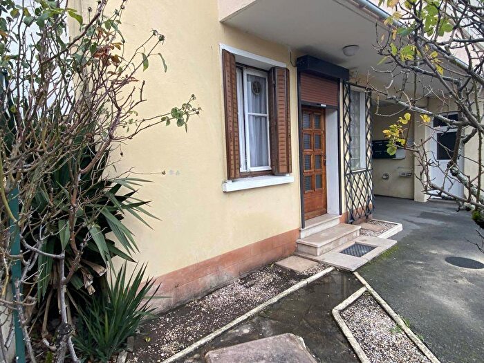 Maison à louer - Foch, Le Creusot - 5 pièces - 3 chambres