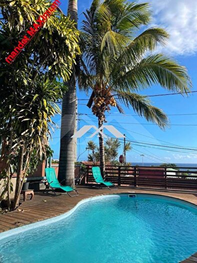 Maison à louer - Saint-Pierre - 10 pièces - 8 chambres