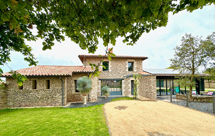 Saint-Hilaire-de-Loulay : Maison 7 pièces à vendre