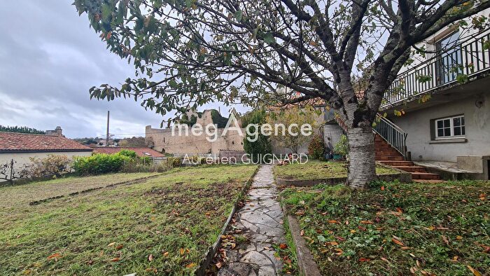 Maison à vendre - Bressuire, Bel-air - 8 pièces - 4 chambres