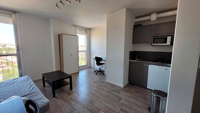 Appartement à louer - Cité Bretonnie-Chatelet-Favieres-Conches, Montluçon - 1 pièce