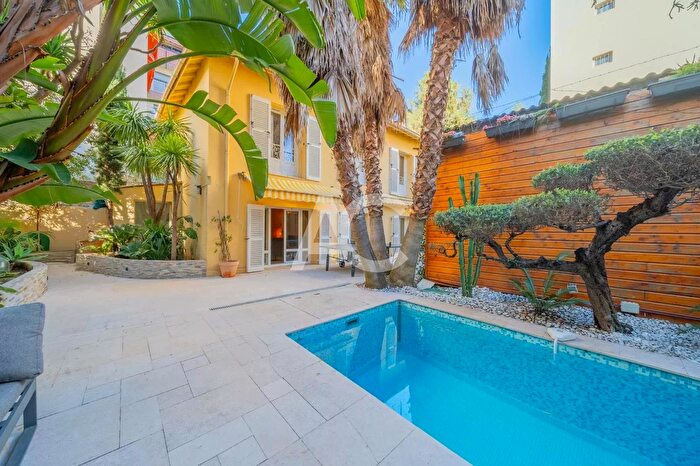 Antibes, Antibes-les-Pins, Trianon, Le Fournel, Peyregoue : Maison 5 pièces à vendre