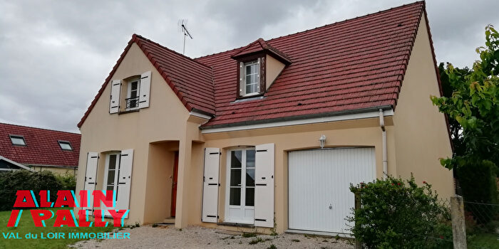 Maison à louer - Saint-Denis-les-Ponts - 5 pièces - 4 chambres