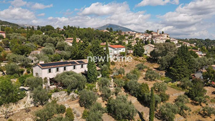 Maison à vendre - Châteauneuf-Grasse - 5 pièces - 5 chambres