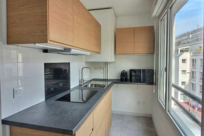 Appartement à louer - Carnot Gambetta, Suresnes - 1 pièce