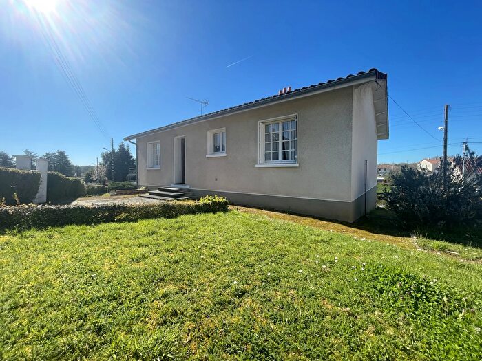Maison 5 pièces à Chabanais, à vendre