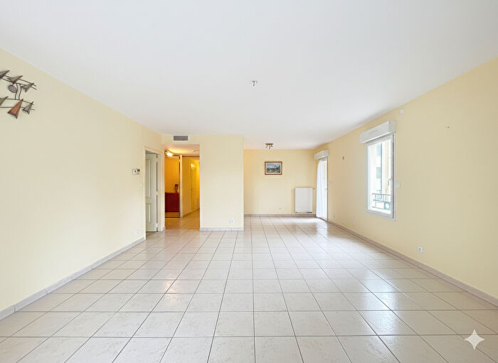 Appartement à louer - Les Angles - 3 pièces - 2 chambres