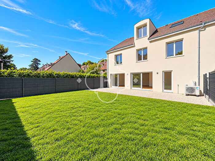 Le Mesnil-le-Roi : Maison 8 pièces à vendre