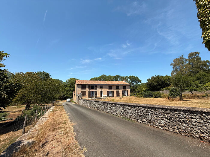 Maison 5 pièces à Château-Larcher, à vendre