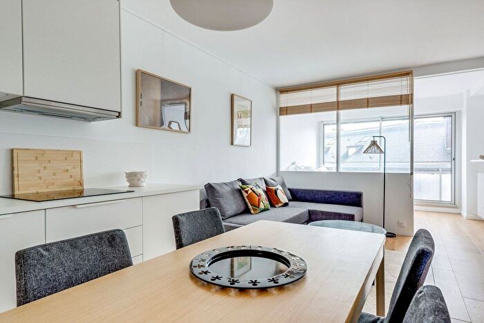 Appartement à louer - Odéon, Paris ème arrondissement - 2 pièces - 1 chambre