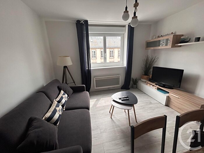 Granville, Centre-ville : Appartement 2 pièces à louer