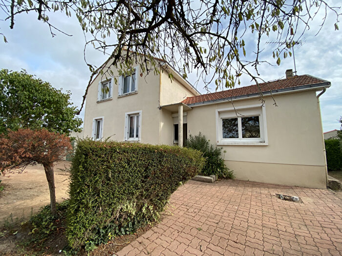 Montfaucon-Montigné : Maison 7 pièces à vendre