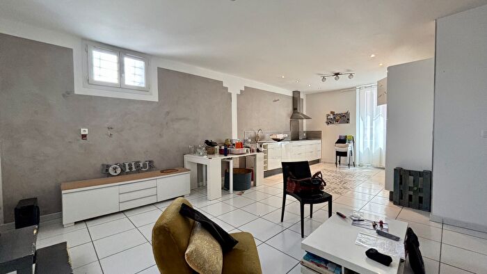 Appartement à vendre - Marseille e , Saint-Henri - 4 pièces - 3 chambres