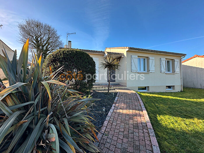 Maison à vendre - Mortagne-sur-Sèvre - 7 pièces - 5 chambres