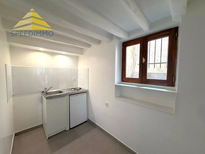 Appartement 1 pièce à Mandres-les-Roses, à louer